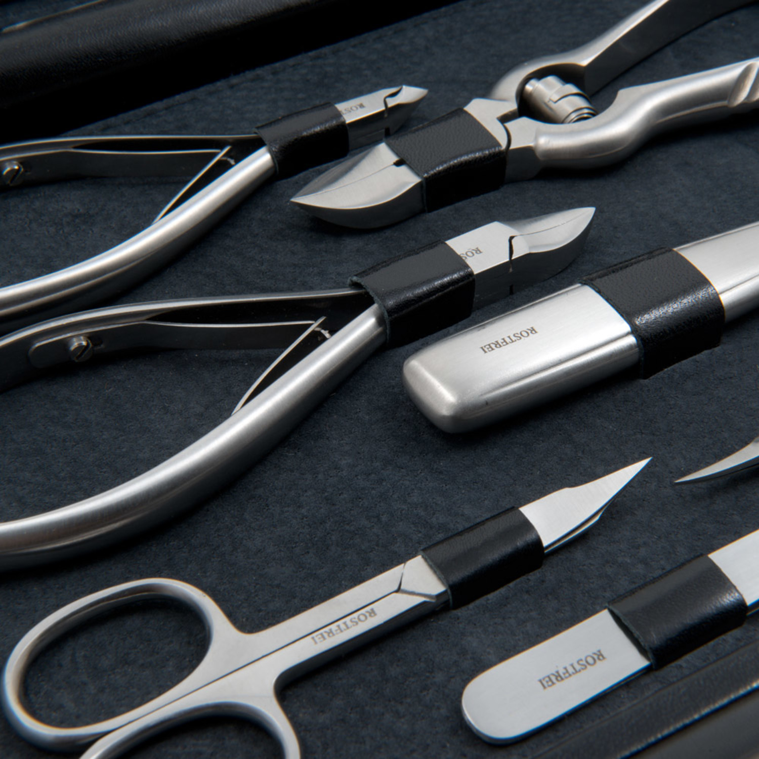 Azzurra Manicure Case (Black) - Cepi Pelleterie - Touch of Modern