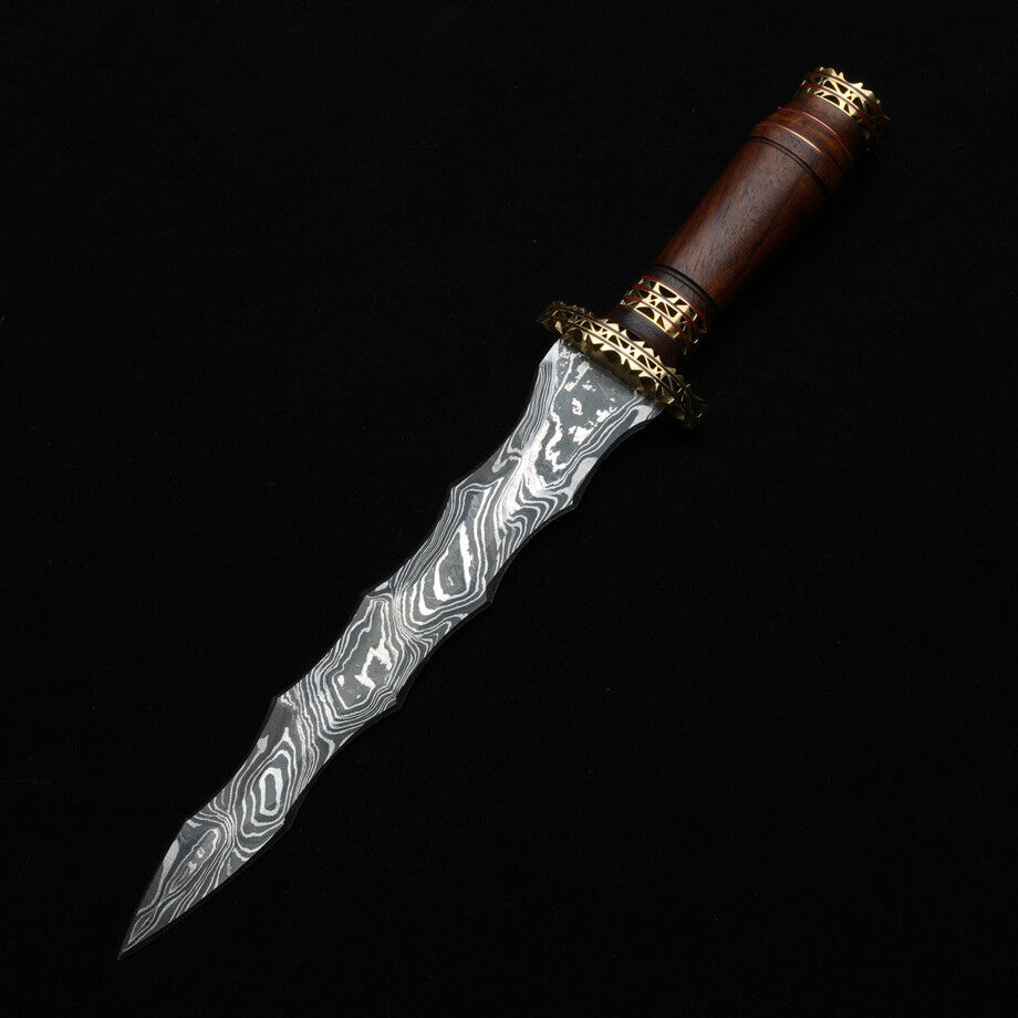 Hunting Knives & Daggers - Formidable Damascus Steel Blades - Touch of ...