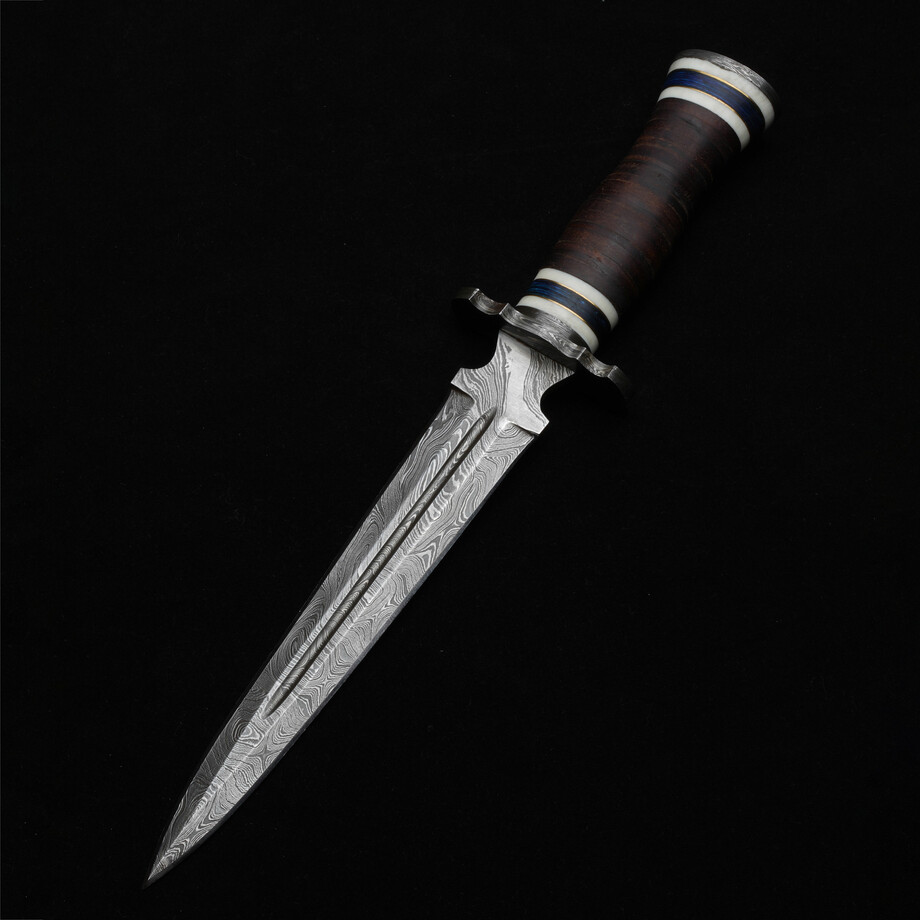 Hunting Knives & Daggers - Formidable Damascus Steel Blades - Touch of ...
